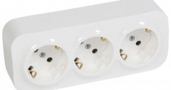 Priza tripla cu impamantare Forix Legrand - montaj aparent - 782438